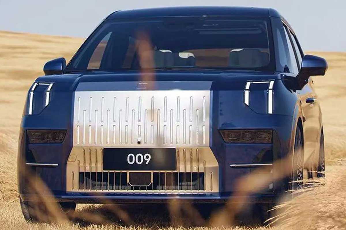 "지리가 시켰나?" 지커 009 볼보 버전, 오너들 이들이 무슨 밴이냐며 난리