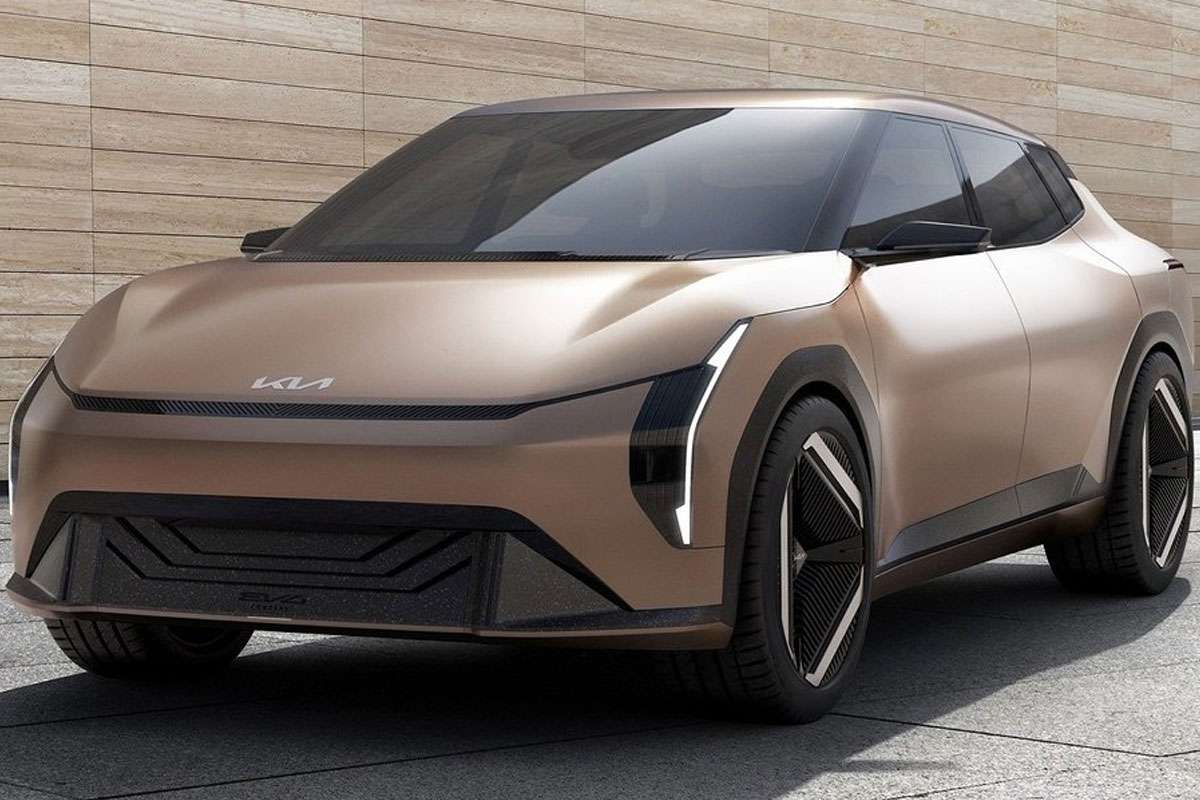 "K5 전기차 버전?" 기아가 공개한 '이 차', 디자이너 누구냐며 난리