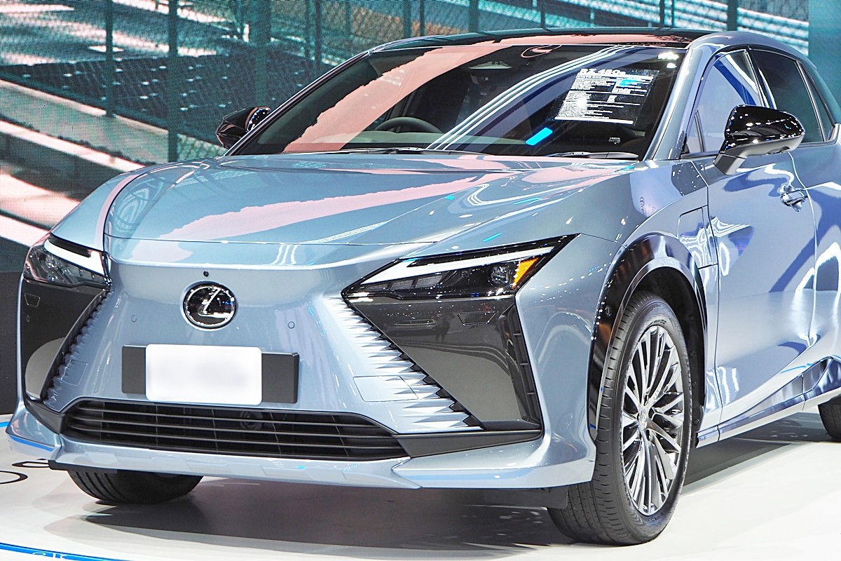 연이은 호평 쏟아진 렉서스 신형 전기차.. 이 옵션 빠졌기 때문?