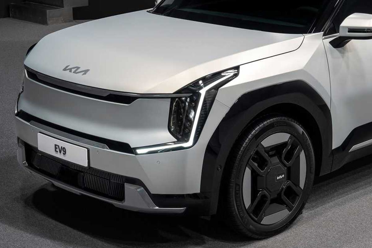 현대차? 계약 취소했죠.. 디자인 제대로 난리 나버린 기아 EV4 근황