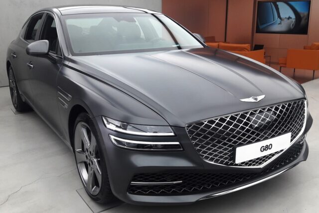 "아빠들 최대 난제" 깡통 G80 VS 풀옵션 그랜저, 직접 비교해 보니..