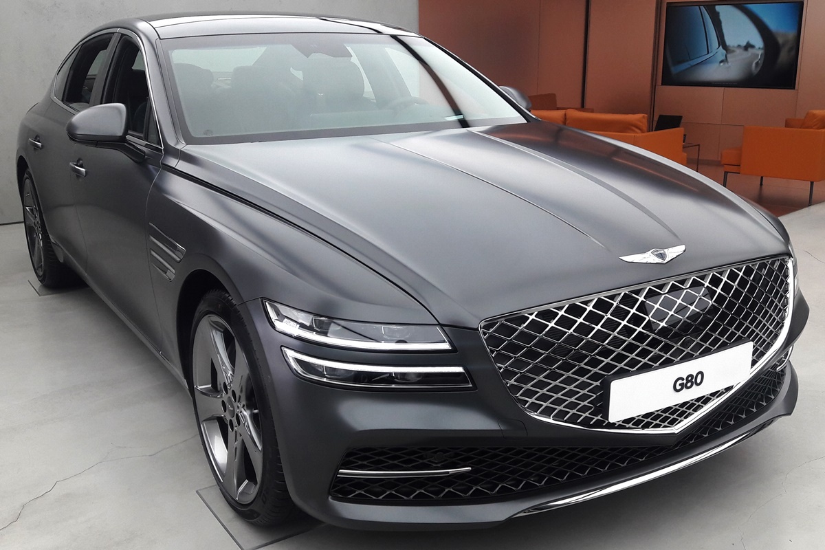 "아빠들 최대 난제" 깡통 G80 VS 풀옵션 그랜저, 직접 비교해 보니..