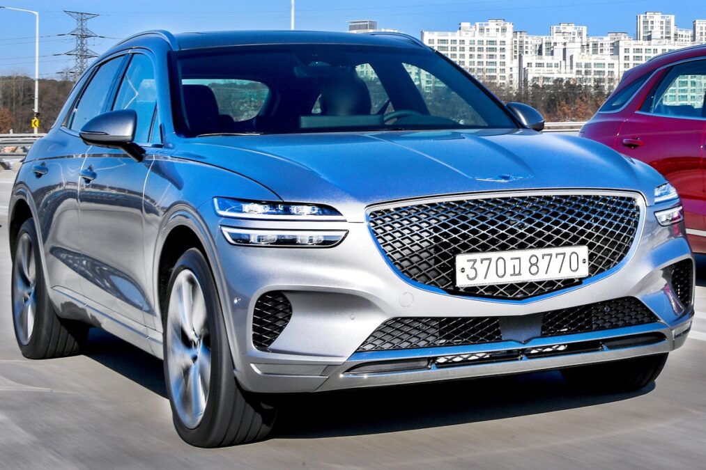 "먼저 사면 호구?" 2024 GV70, 충격 변화에 기존 차주들 분통 폭발