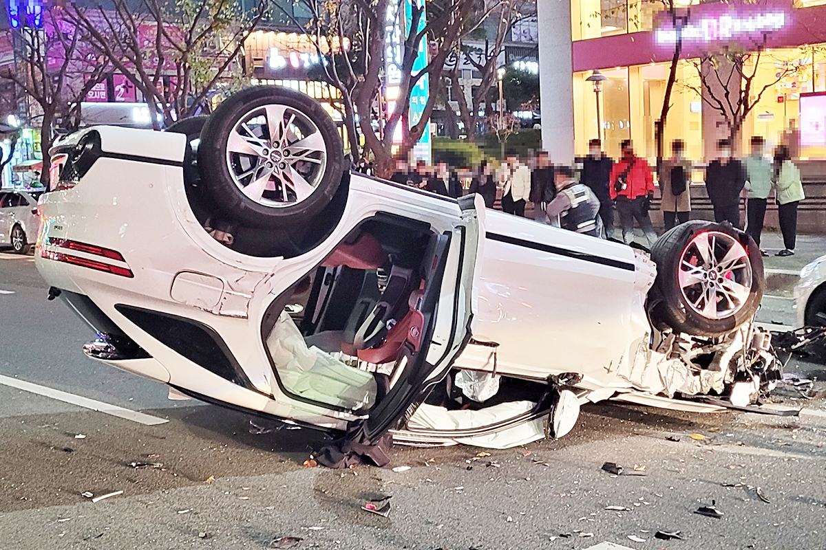 "먼저 사면 호구?" 2024 GV70, 충격 변화에 기존 차주들 분통 폭발