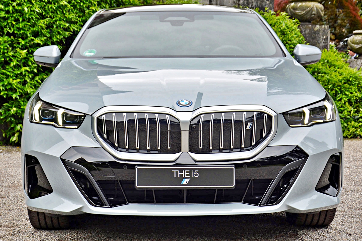 "한국이 세계 최초?" BMW 신형 5시리즈, 깜짝 소식에 아빠들 폭발