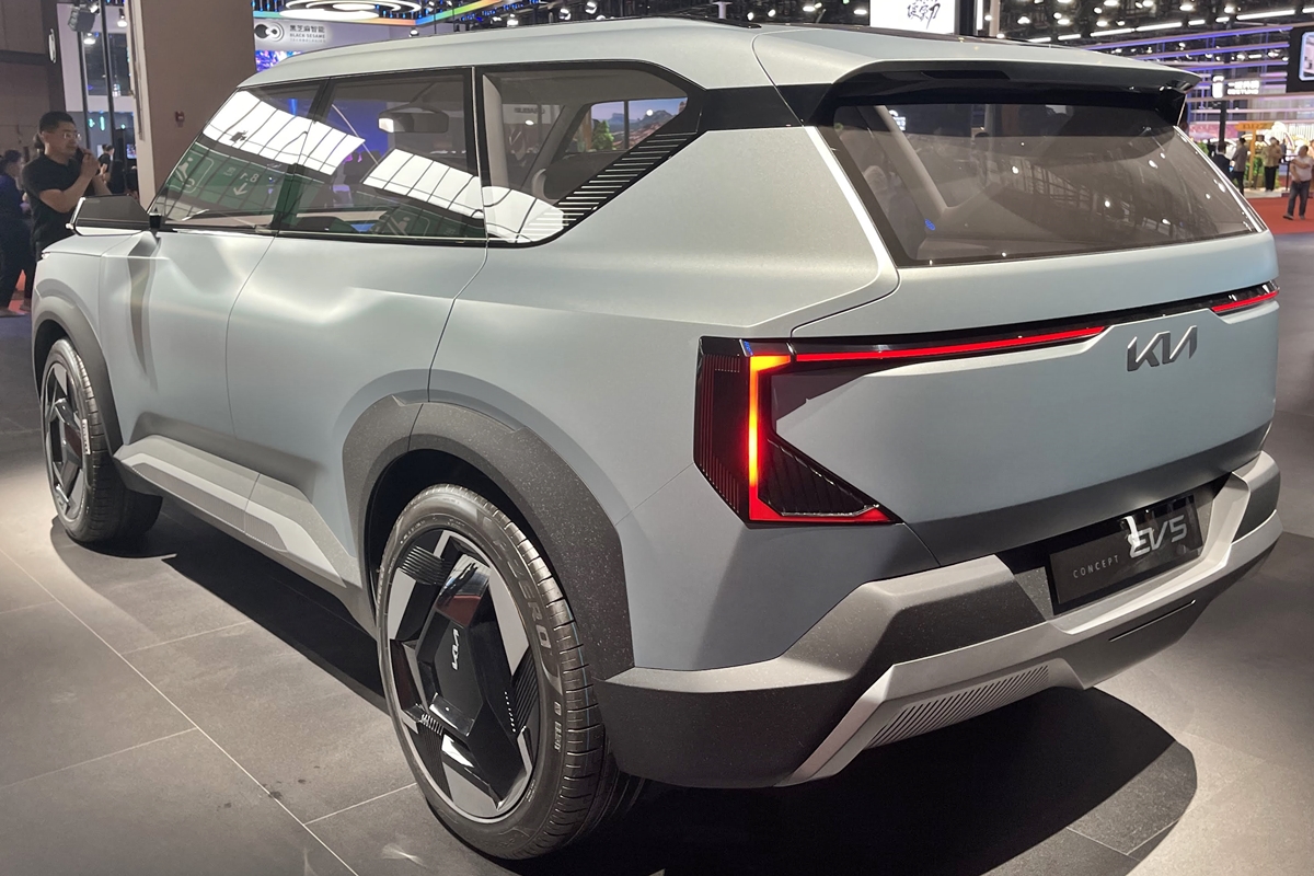 "주행거리 600km" 대박 성능 예고한 기아 EV5, 실물 수준 이 정도?