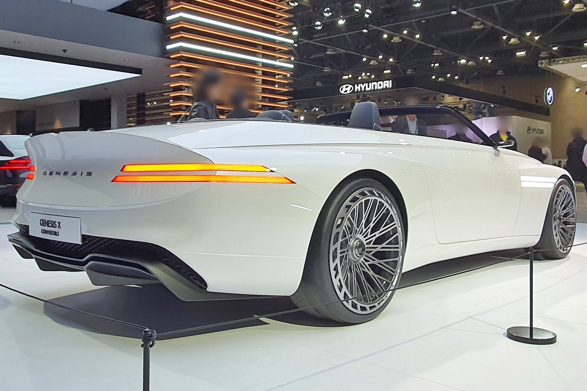 "벤틀리 뺨을 치네.." 출시 예정 제네시스 오픈카, 대박 디자인 공개