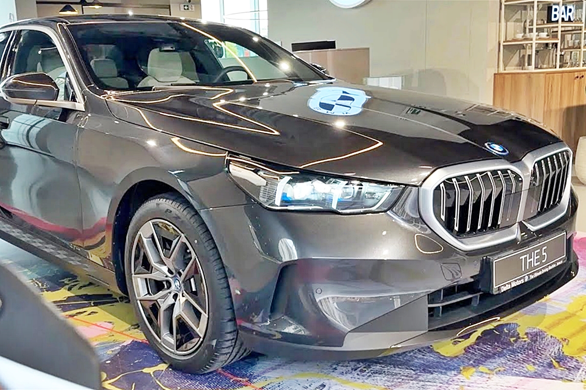 아빠들 고민 대폭발.. E클래스 VS 5시리즈, 결국 '이 모델' 경쟁 시작